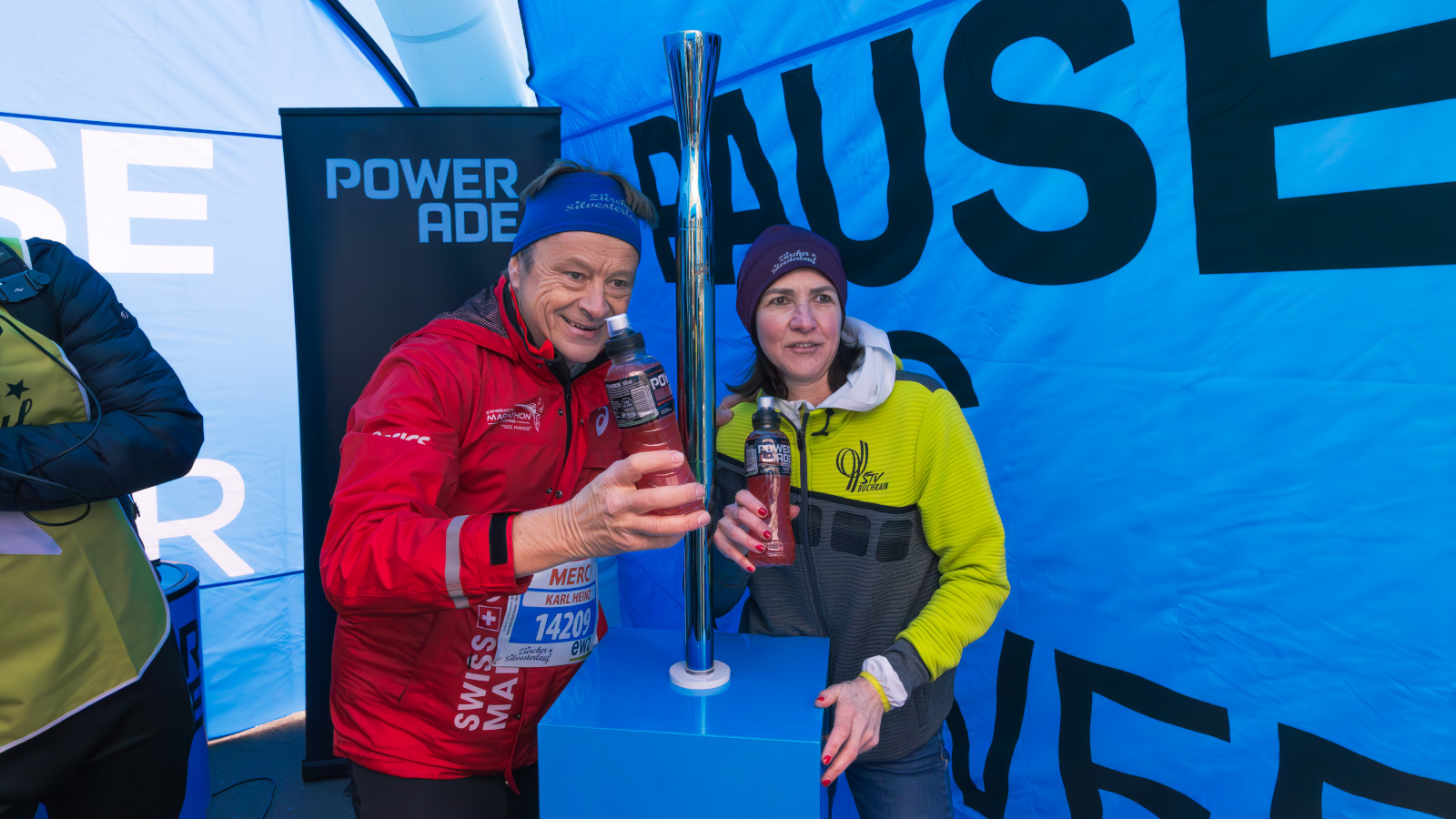 Powerade bringt die Olympische Fackel an den Silvesterlauf